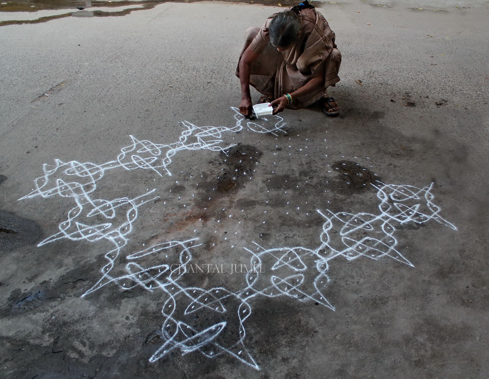 Sikku kolam or interlaced kolam